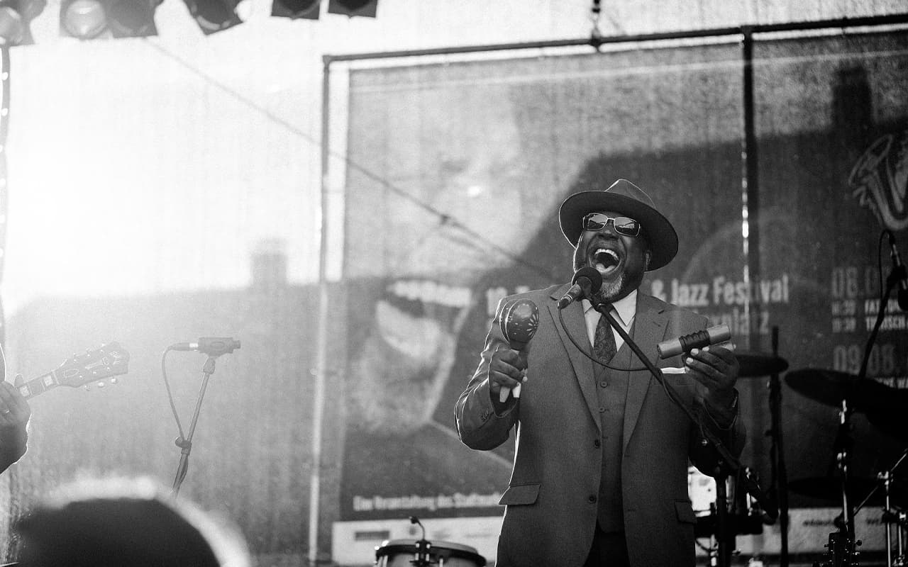 Taj Mahal - a world-class musician you know nothing about - G-Rock-C ...